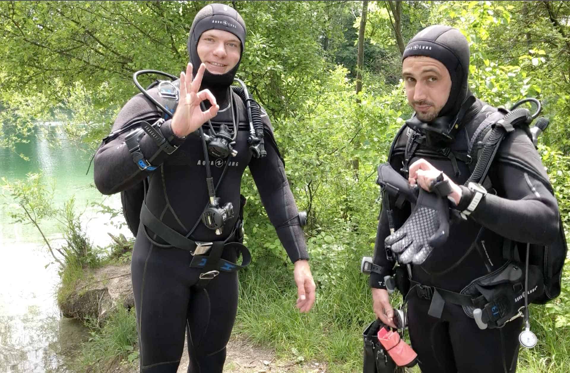 Scuba diving buddy check - Social Diving