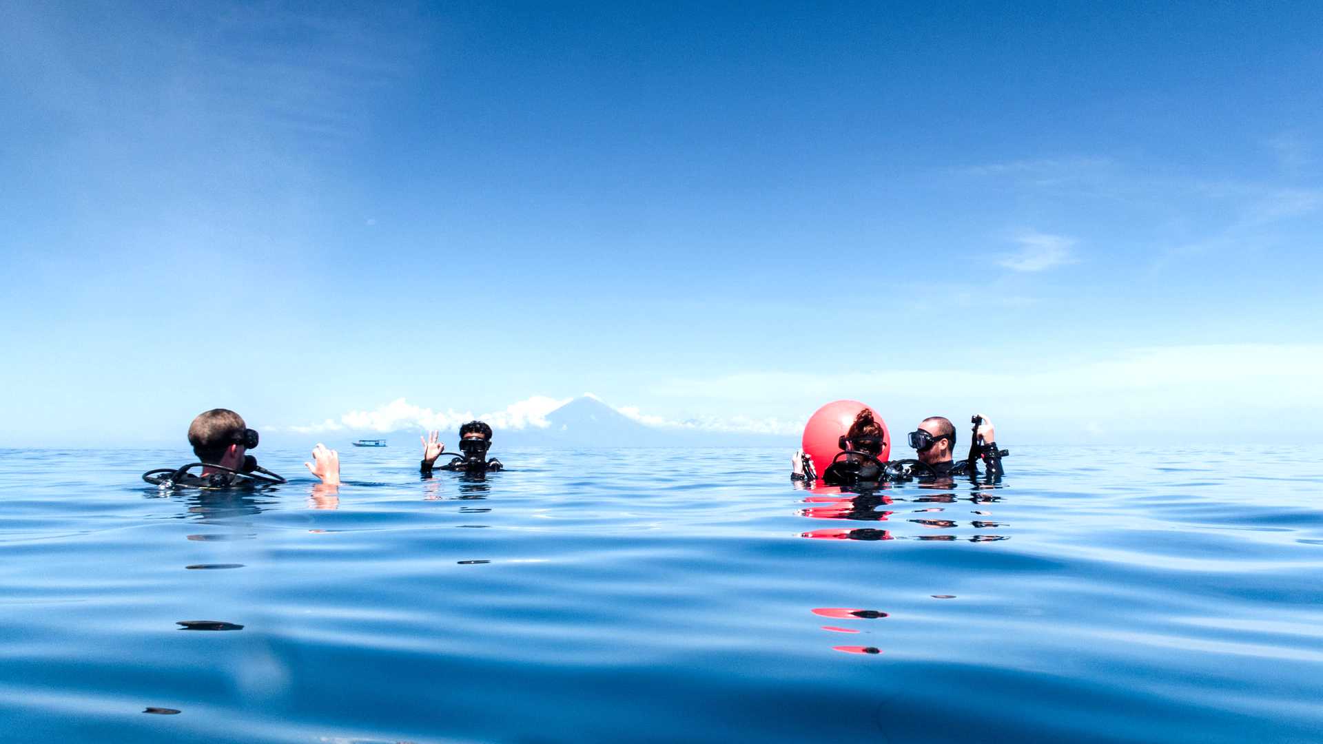 Scuba diving weight check: How to do it the right way - Social Diving