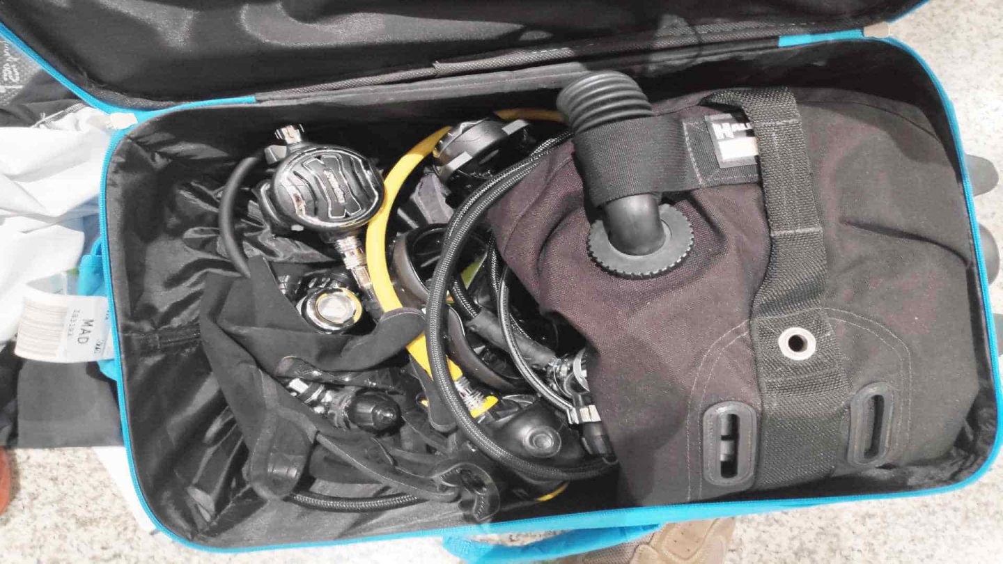 Buying a scuba diving BCD for beginners - Social Diving