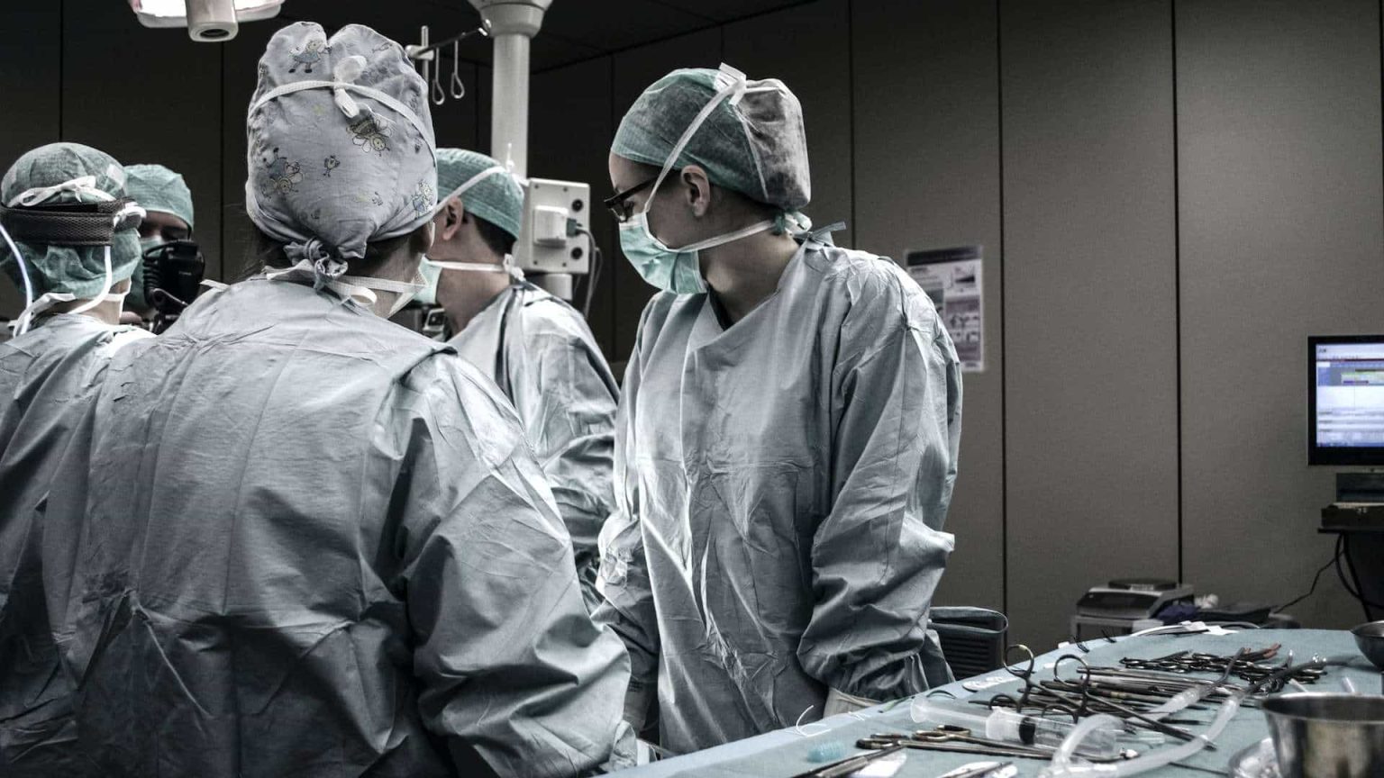 Scuba diving after surgery: When is it Safe? - Social Diving